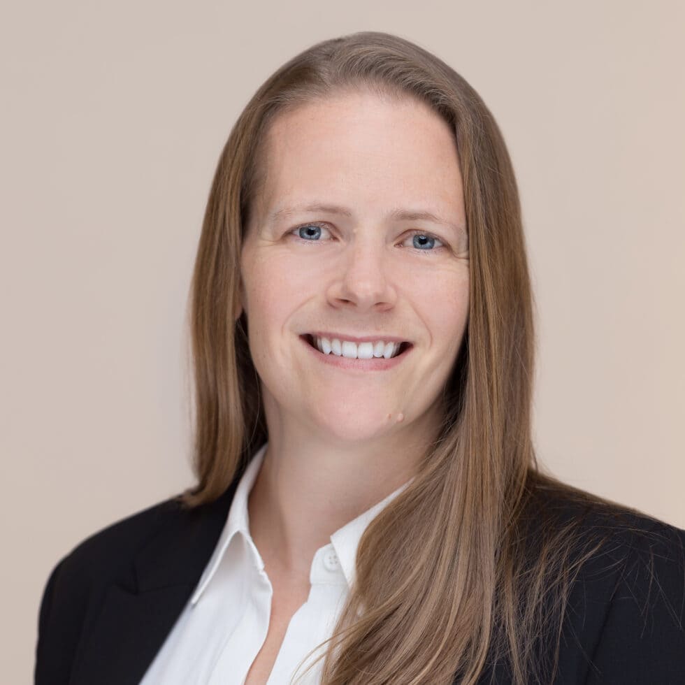 Your DIY Headshot: 7 Pro Tips on Headshot Posing